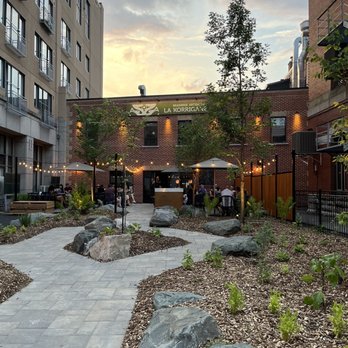 LA KORRIGANE - Updated January 2026 - 104 Photos & 81 Reviews - 380 Rue Dorchester, Québec ...