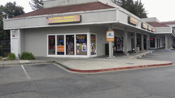 LA PERLA MARKET - 6650 Commerce Blvd, Rohnert Park, California ...