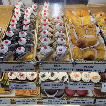 MIKE’S PASTRY - Updated April 2024 - 7574 Photos & 8870 Reviews - 300 ...
