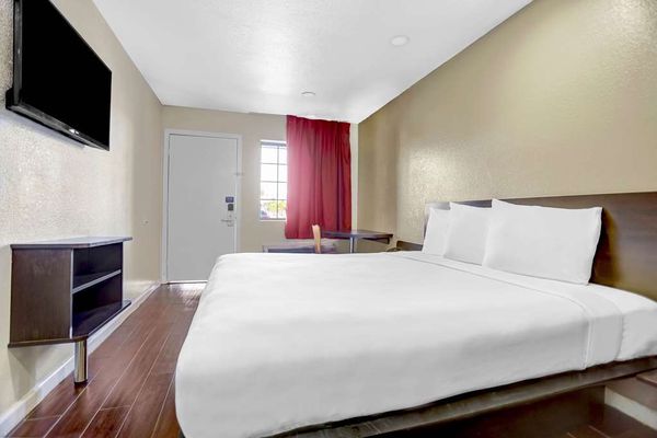 MOTEL 6 - Updated August 2025 - 98 Photos & 51 Reviews - 1340 N State ...