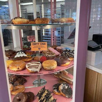 VOODOO DOUGHNUT - Updated December 2025 - 95 Photos & 55 Reviews - 3210 ...