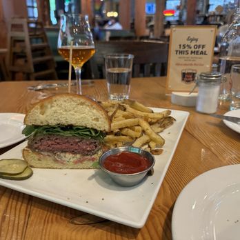 DESCHUTES BREWERY PORTLAND PUBLIC HOUSE - Updated July 2024 - 5194 ...