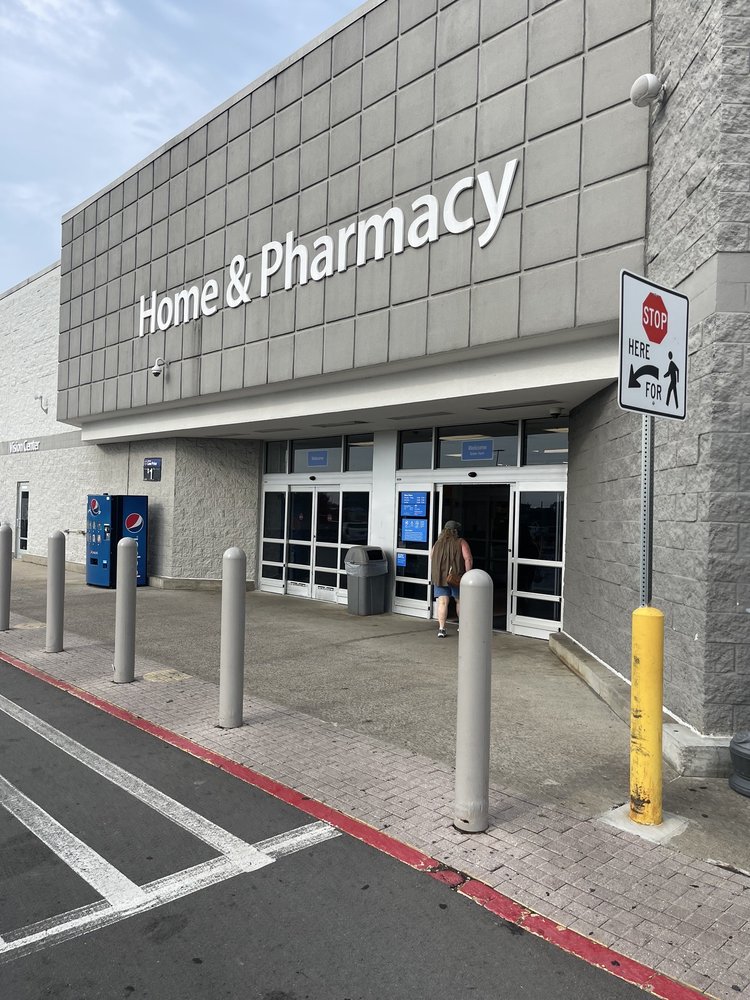 WALMART SUPERCENTER - 17 Photos & 16 Reviews - 1680 Fort Campbell Blvd ...