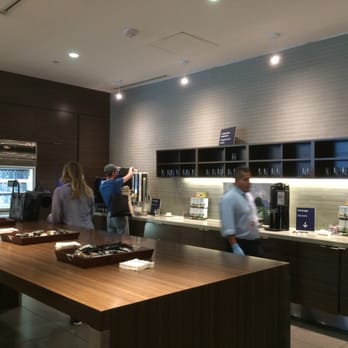 PORTER AIRPORT LOUNGE - Updated December 2025 - 54 Photos & 56 Reviews ...