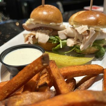 CLUBHOUSE 56 - Updated January 2026 - 272 Photos & 361 Reviews - 723 ...