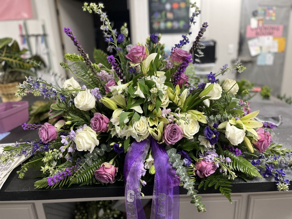 WILDA’S WILDFLOWERS AND GIFTS - Updated August 2025 - 25 Photos - 133 S ...