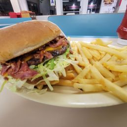 THE LUCKY GREEK - Updated January 2026 - 198 Photos & 314 Reviews ...