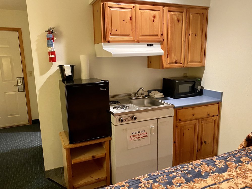 EDGEWATER INN - Updated March 2025 - 33 Photos & 47 Reviews - 7800 ...