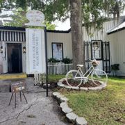 THE WHITE OAK COTTAGE - 50 Photos - Home Decor - 10530 S County Rd 39 ...