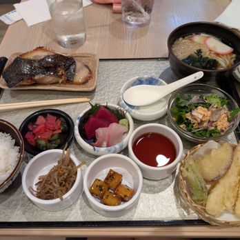 RINKA - Updated June 2025 - 3440 Photos & 544 Reviews - 1001 Queen St ...