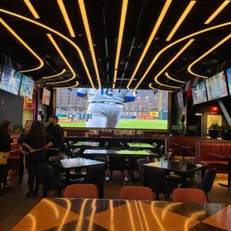FLANKER KITCHEN + SPORTS BAR - Updated December 2024 - 348 Photos & 298 ...