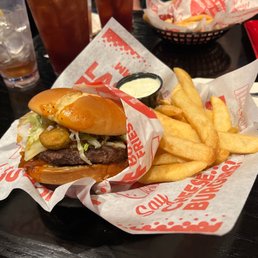 RED ROBIN GOURMET BURGERS AND BREWS - Updated May 2025 - 316 Photos ...