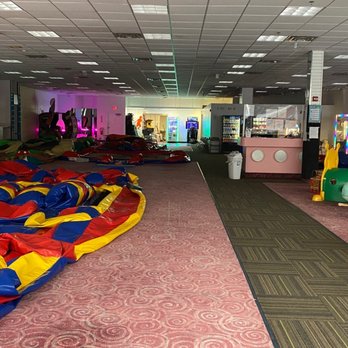 CHAMPLAIN CENTRE - Updated April 2025 - 22 Photos & 16 Reviews - 60 ...