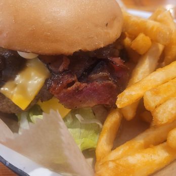 DISTRICT BURGER - Updated September 2025 - 169 Photos & 161 Reviews ...