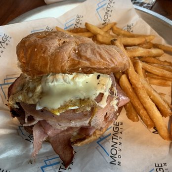 SLOCUM HOLLOW BAR & RESTAURANT - Updated October 2025 - 33 Photos & 16 ...