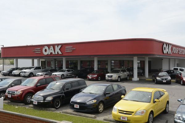 OAK MOTORS - Updated December 2025 - 47 Photos & 25 Reviews - 5075 W ...