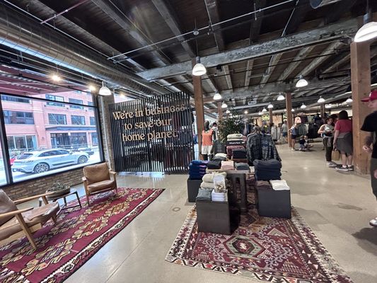 PATAGONIA CHICAGO - FULTON MARKET - Updated June 2024 - 26 Photos ...