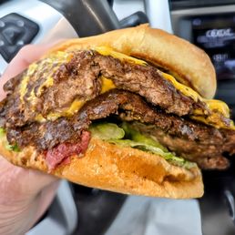 SESPE BURGER - Updated December 2025 - 68 Photos & 68 Reviews - 8252 ...