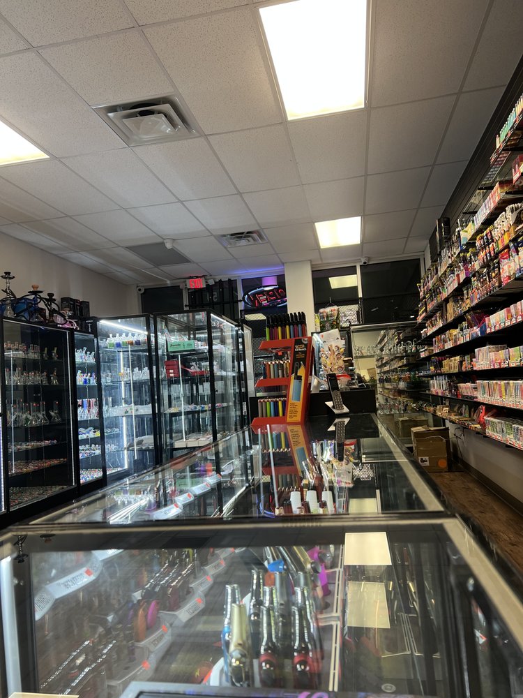 CLOUDZ SMOKE SHOP - 5717 S I-35, Austin, Texas - 12 Photos - Vape Shops ...