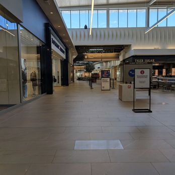 PREMIUM OUTLET COLLECTION EDMONTON INTERNATIONAL AIRPORT - Updated ...