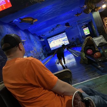 FISHBOWL AT THE PYRAMID - Updated October 2025 - 10 Photos - 1 Bass Pro ...