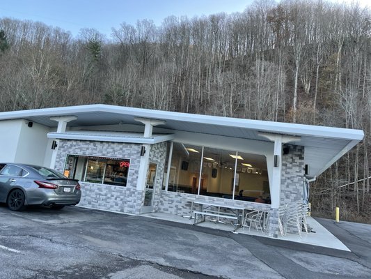 SUR 81 - Updated October 2025 - 125 Photos & 82 Reviews - 1050 VA-16 ...