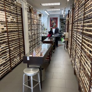 LOU LOU BUTTONS | 42 Photos & 48 Reviews - 71 W 38th St, New York, New ...