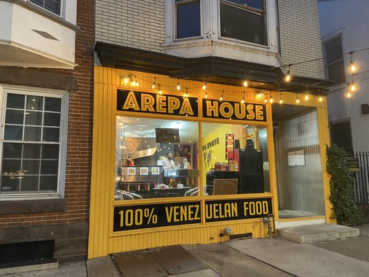 AREPA HOUSE - Updated July 2024 - 78 Photos & 57 Reviews - 404 N 2nd St ...