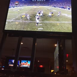 WALK-ON’S SPORTS BISTREAUX - TOWNE CENTER RESTAURANT - Updated ...