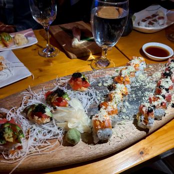 YELLOWTAIL SUSHI BAR AND ASIAN KITCHEN - Updated May 2024 - 288 Photos ...