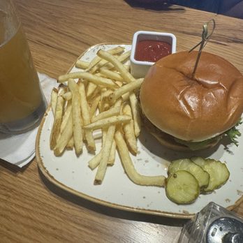 TRULAND BURGERS & GREENS - Updated November 2024 - 471 Photos & 573 ...