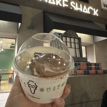 SHAKE SHACK BREA - Updated October 2025 - 238 Photos & 139 Reviews ...