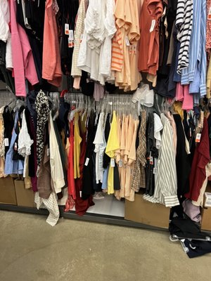 OLD NAVY OUTLET - Updated July 2025 - 47 Photos - 6200 Grand River Blvd ...
