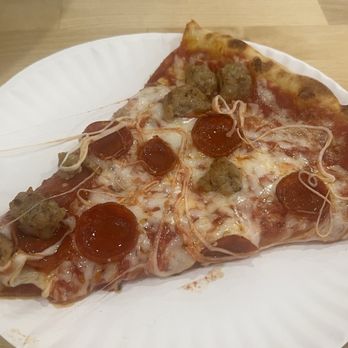 TROPHY PIZZA - EVENDALE - Updated October 2025 - 131 Photos & 128 ...