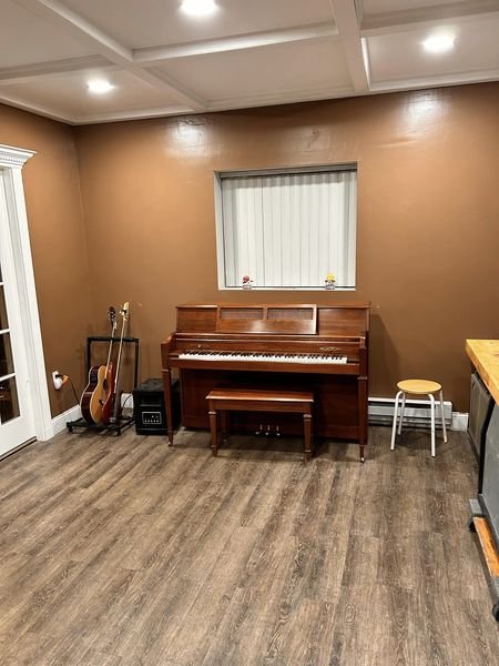 LOONEY TUNES STUDIO - Updated October 2025 - 917 Lincoln Ave, Holbrook ...