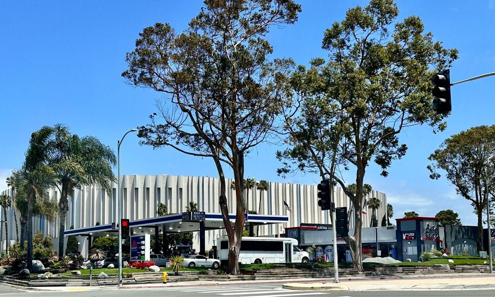 AUTO BISTRO - Updated December 2025 - 16 Reviews - 3580 Sports Arena ...