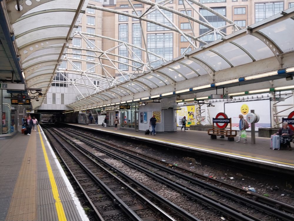 HAMMERSMITH LONDON UNDERGROUND STATION - Updated March 2025 - 25 Photos ...