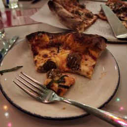 THE HALL’S PIZZA KITCHEN - Updated January 2026 - 863 Photos & 716 ...