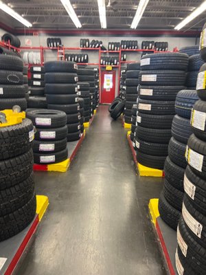 TOWN FAIR TIRE - Updated December 2025 - 26 Photos & 42 Reviews - 1127 ...