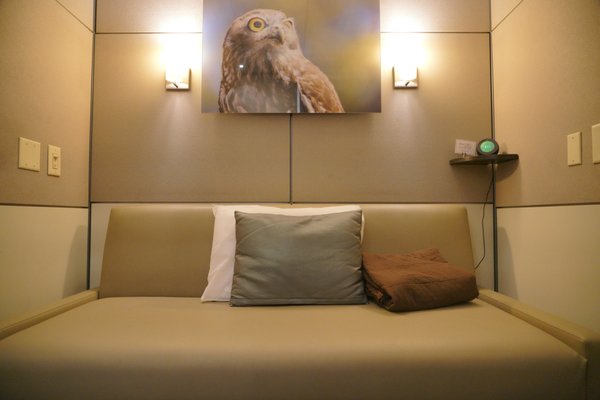 MINUTE SUITES - CONCOURSE B - 58 Photos & 67 Reviews - Airport Lounges ...