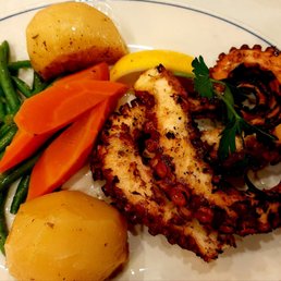 PANTHEON RESTAURANT - 463 Photos & 351 Reviews - 407 Danforth Avenue ...