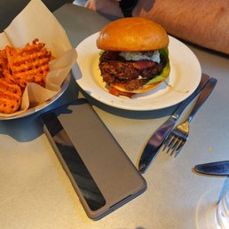 SOCIETY BURGER - Updated April 2025 - 401 Photos & 291 Reviews - 1419 E ...