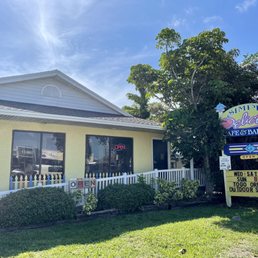 SIMPLY DELICIOUS CAFE & BAKERY - Updated July 2025 - 724 Photos & 830 ...