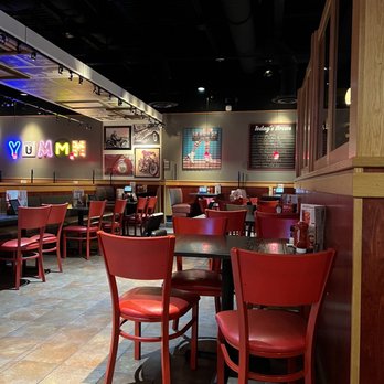 RED ROBIN GOURMET BURGERS AND BREWS - Updated May 2025 - 158 Photos ...