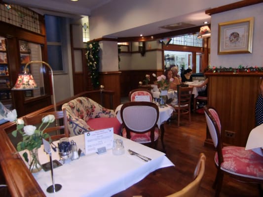 ROOM WITH ROSES - Updated February 2025 - Gallery Level, 117 Adelaide ...