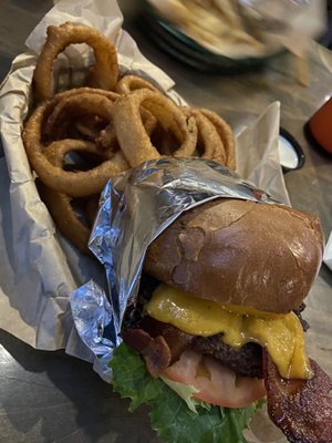 CHIEF’S BURGERS BREW & SPIRITS - Updated December 2025 - 257 Photos ...