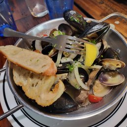 SALTY GIRLS - SEQUIM SEAFOOD - Updated October 2025 - 480 Photos & 497 ...