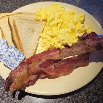 WINCHELL’S - Updated October 2025 - 346 Photos & 442 Reviews - 348 ...