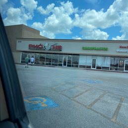 PHO NB - Updated August 2025 - 216 Photos & 322 Reviews - 1050 Ih 35 N ...