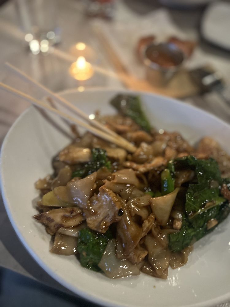 THAI ME UP - Updated May 2025 - 751 Photos & 756 Reviews - 2125 Pacific ...